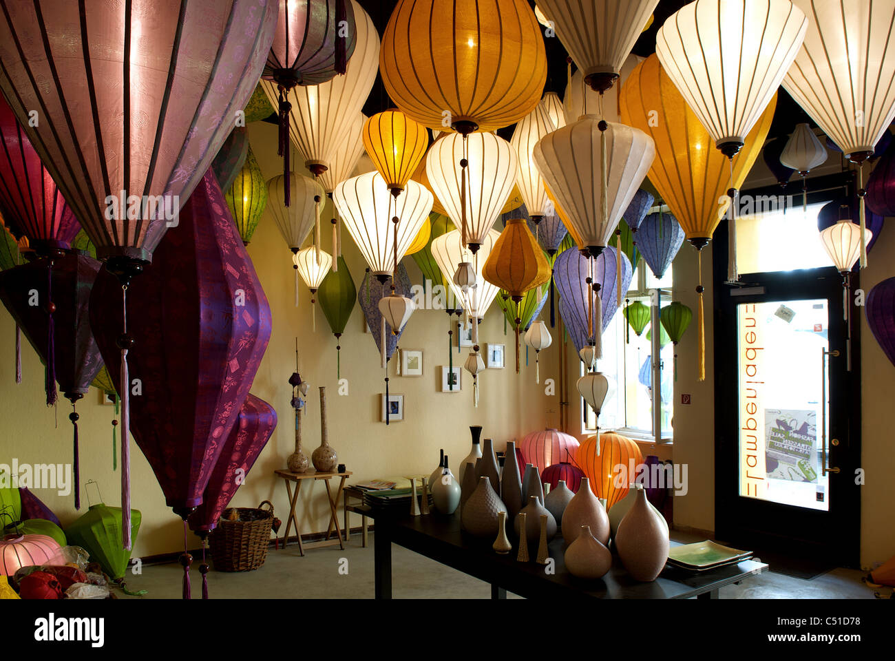 Magasin de lampes magasin Banque de photographies et d’images à haute ...