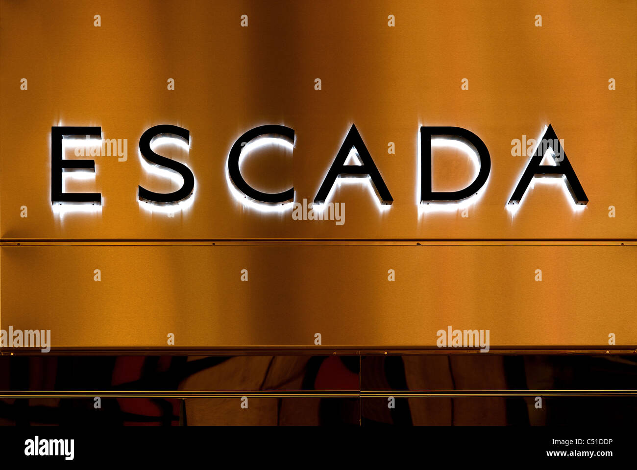 Escada logo Banque de photographies et d’images à haute résolution - Alamy
