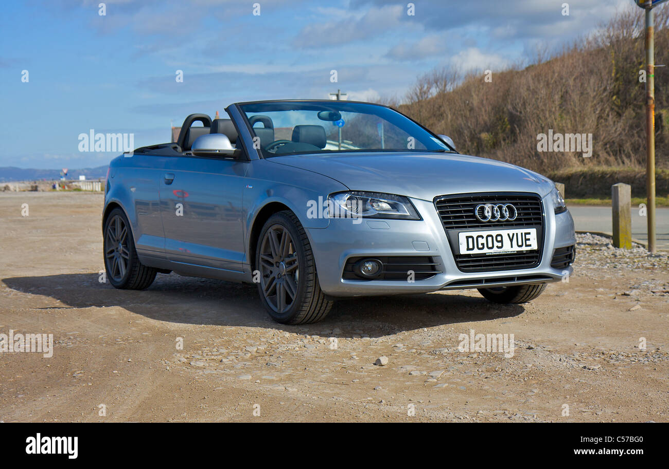 Audi bleu Banque de photographies et d’images à haute résolution - Alamy