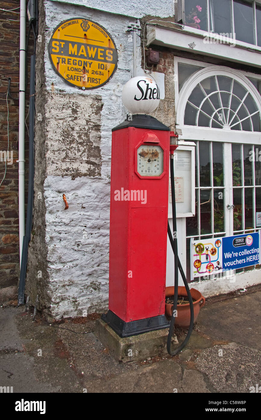Shell petrol pump Banque de photographies et d’images à haute ...