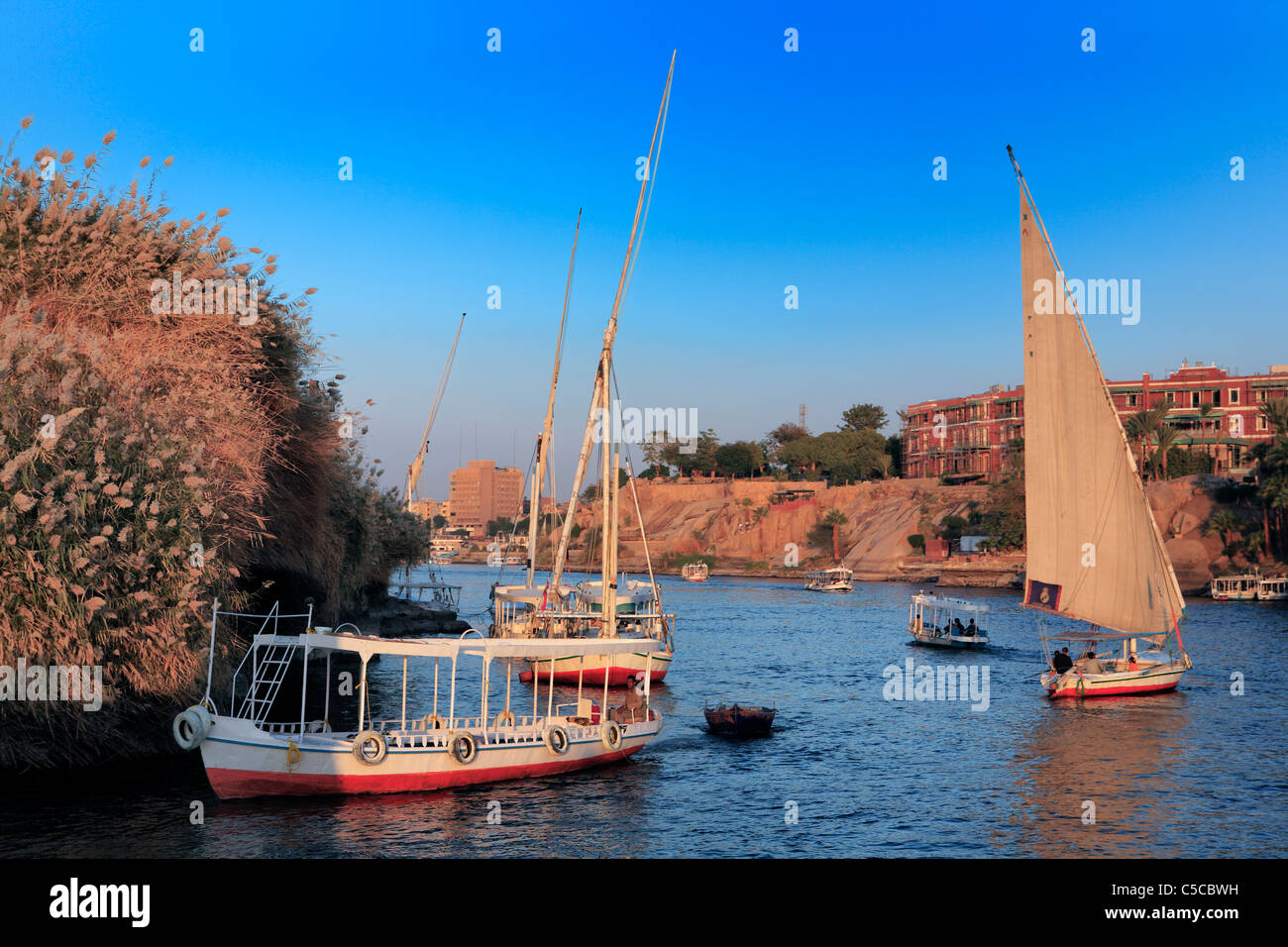 Felouque sur le nil egypte Banque de photographies et d’images à haute ...
