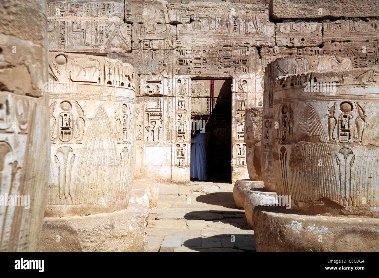 Medinet habu temple ramesses iii Banque de photographies et d’images à ...