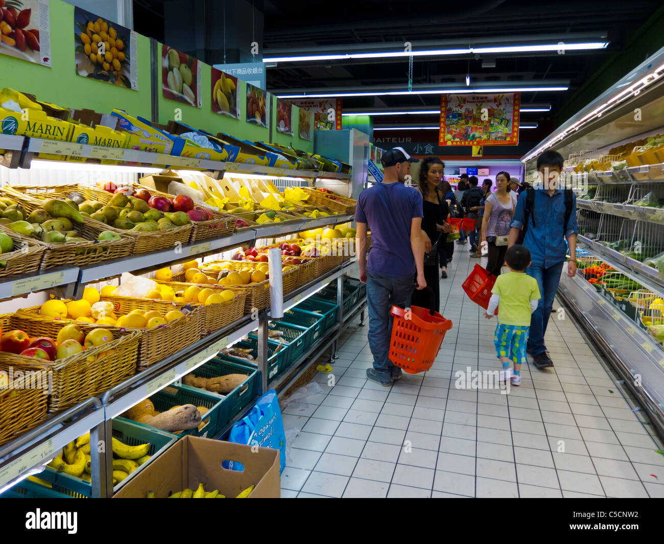 Paris, France, supermarché asiatique à Chinatown, 'Tang Frères', People ...