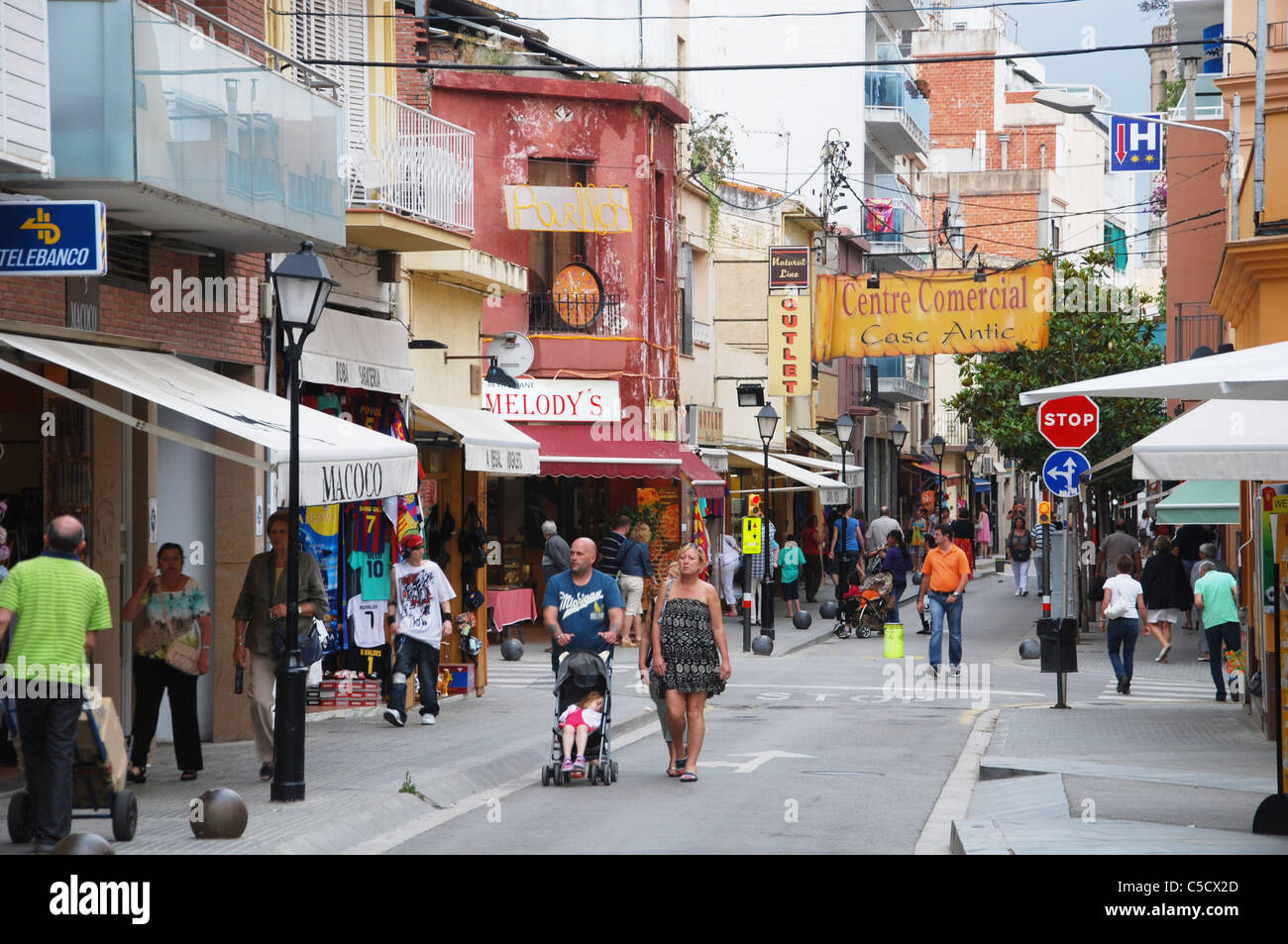 Calella shopping Banque de photographies et d’images à haute résolution ...