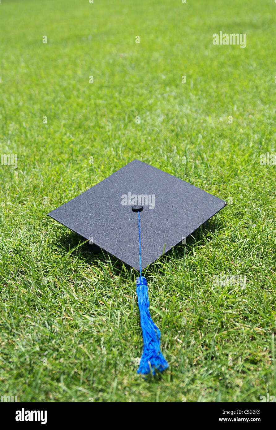 Graduation gown Banque de photographies et d’images à haute résolution ...