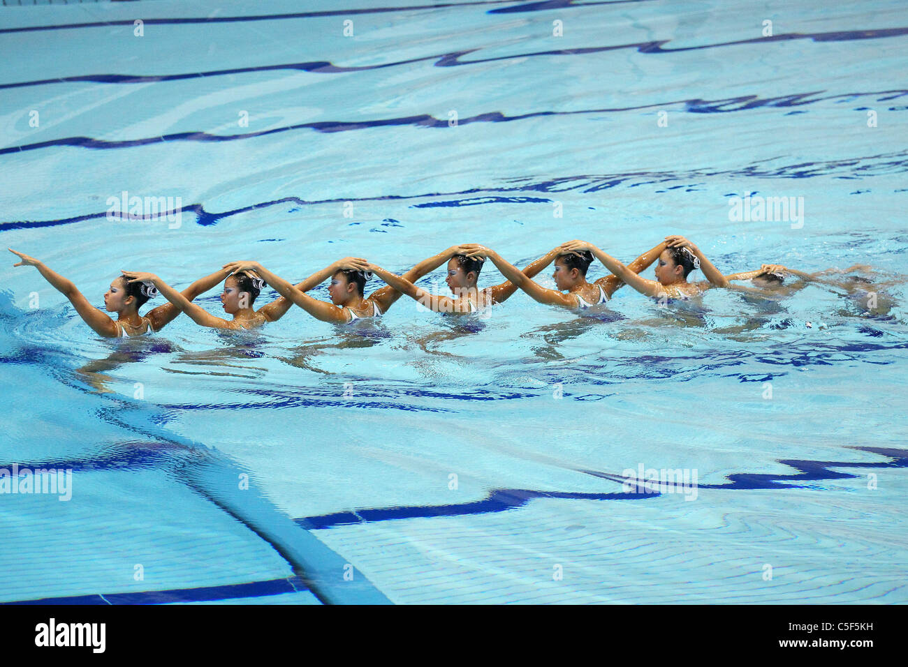 Synchronized swim team Banque de photographies et d’images à haute ...