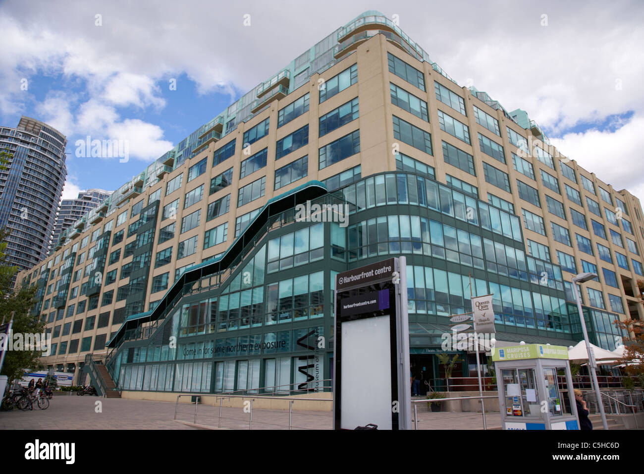 Terminal du quai des reines Banque de photographies et d’images à haute ...