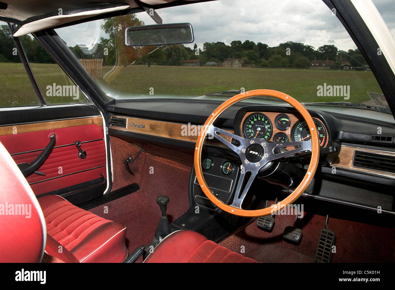 Tableau De Bord Audi Banque d'image et photos - Alamy