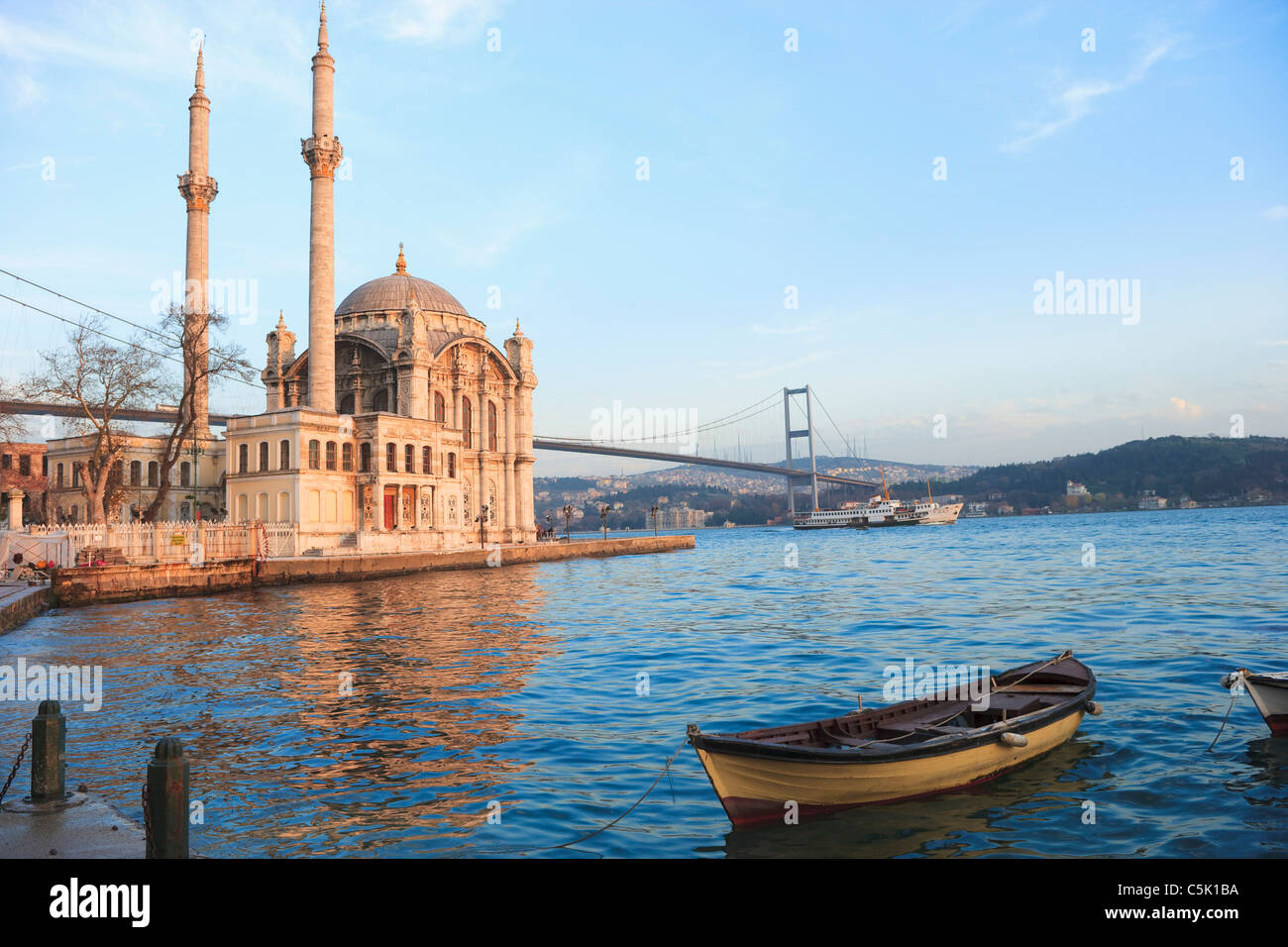 Buyuk mecidiye cami Banque de photographies et d’images à haute ...
