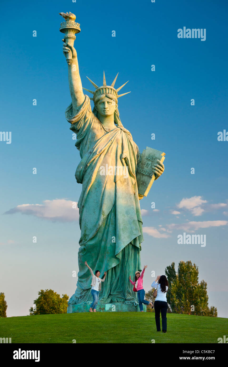 Bartholdi statue in colmar Banque de photographies et d’images à haute ...