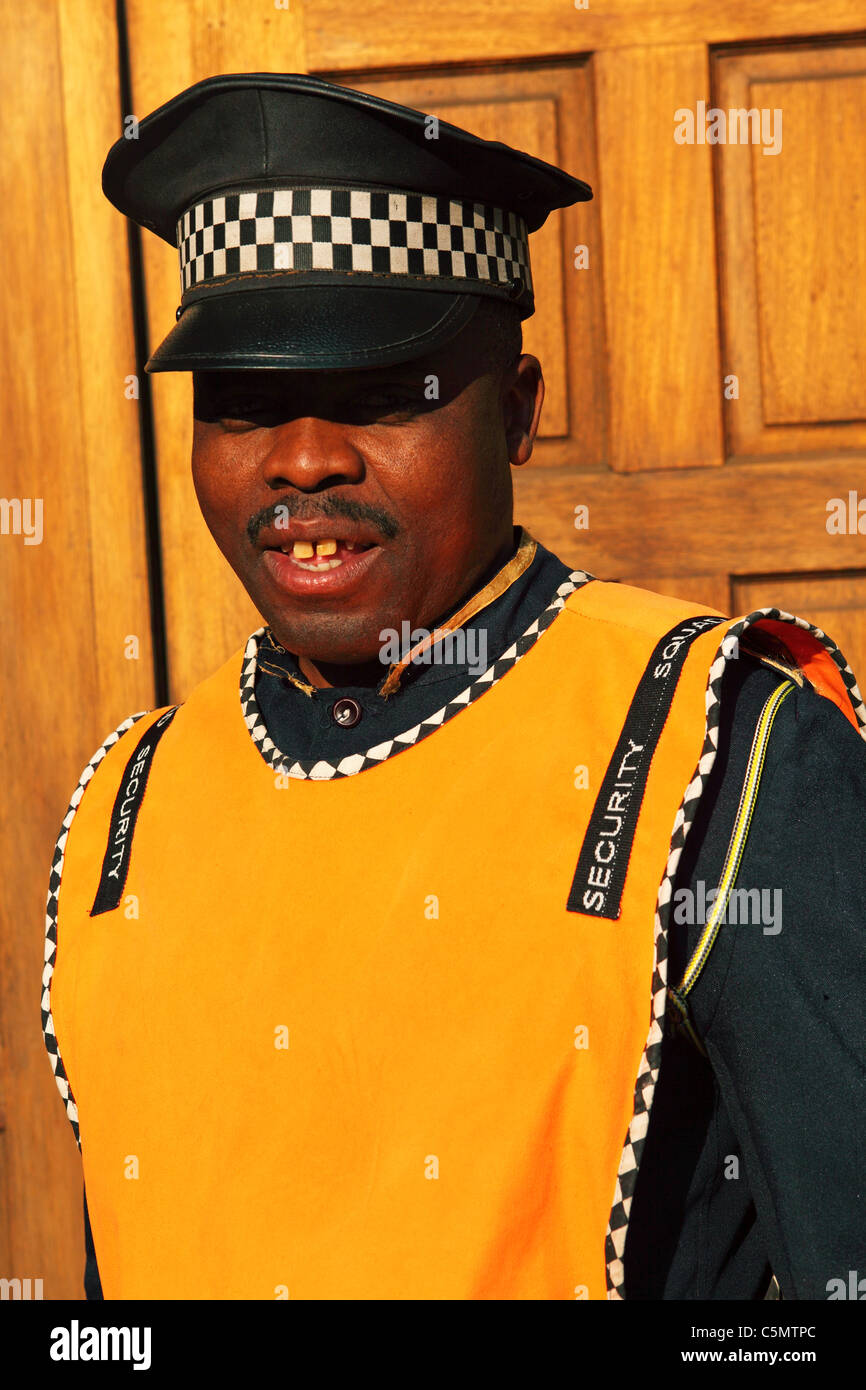Uniformed security guard Banque de photographies et d’images à haute ...