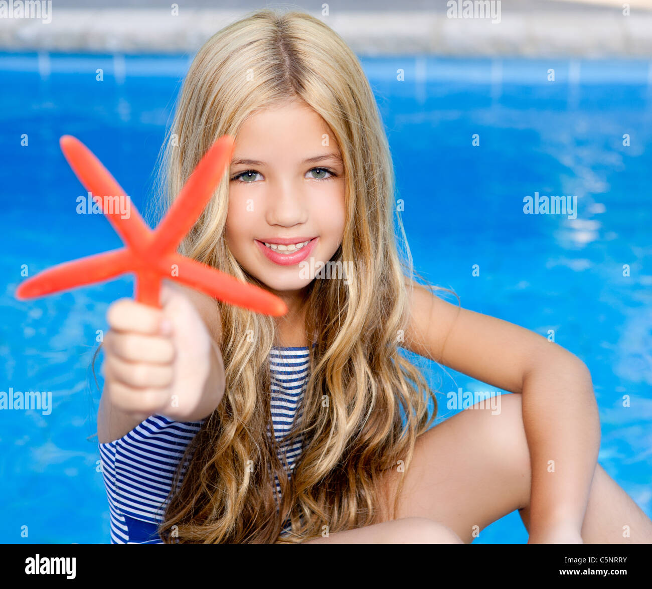 Fronteira Der Piscine Fille Banque De Photographies Et Dimages à Haute