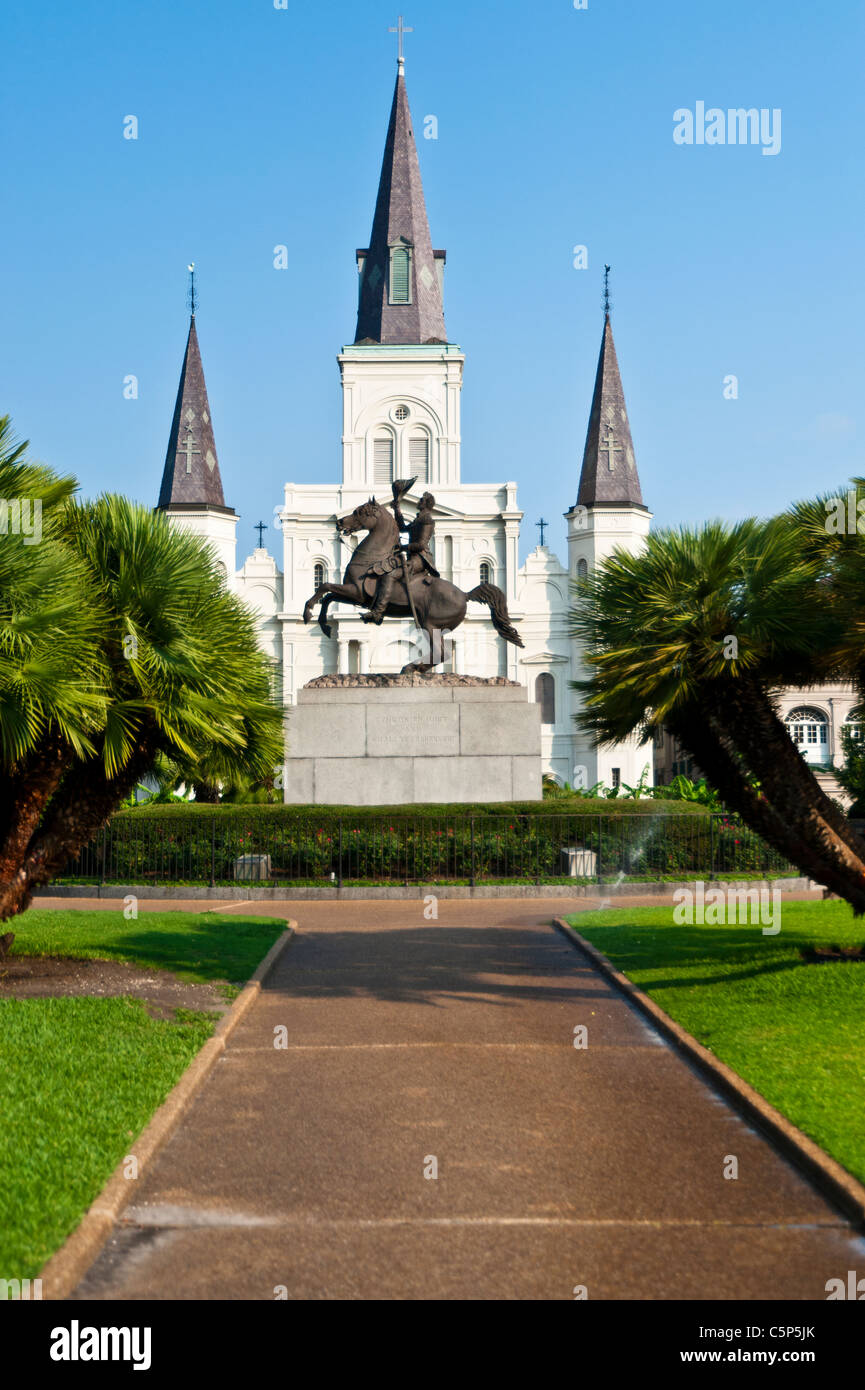 Statue en bronze d'Andrew Jackson avec Cathédrale St Louis derrière ...