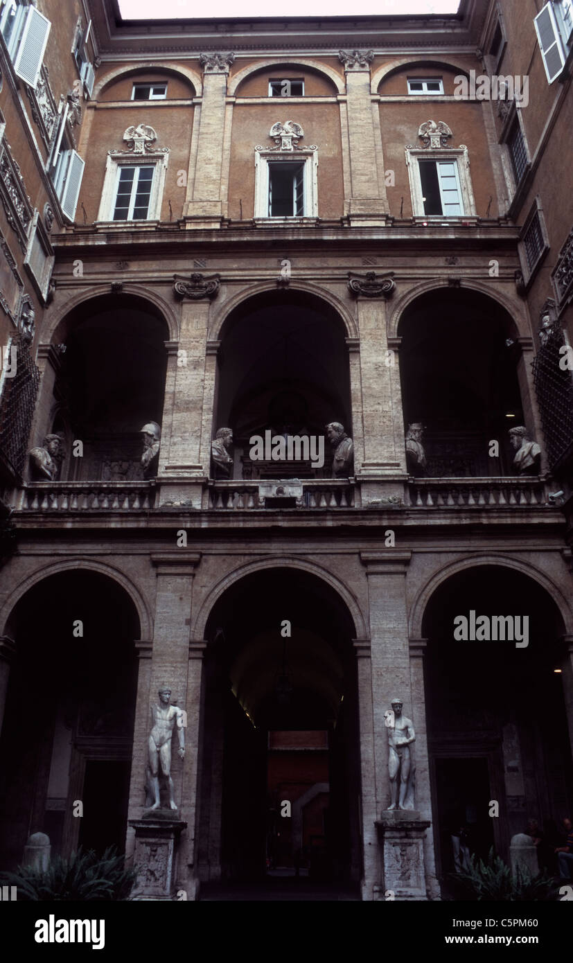 Palazzo caetani Banque de photographies et d’images à haute résolution ...