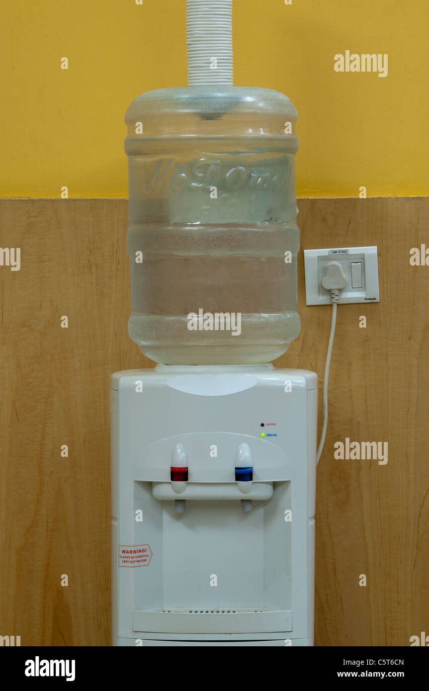 Water dispenser Banque de photographies et d’images à haute résolution ...