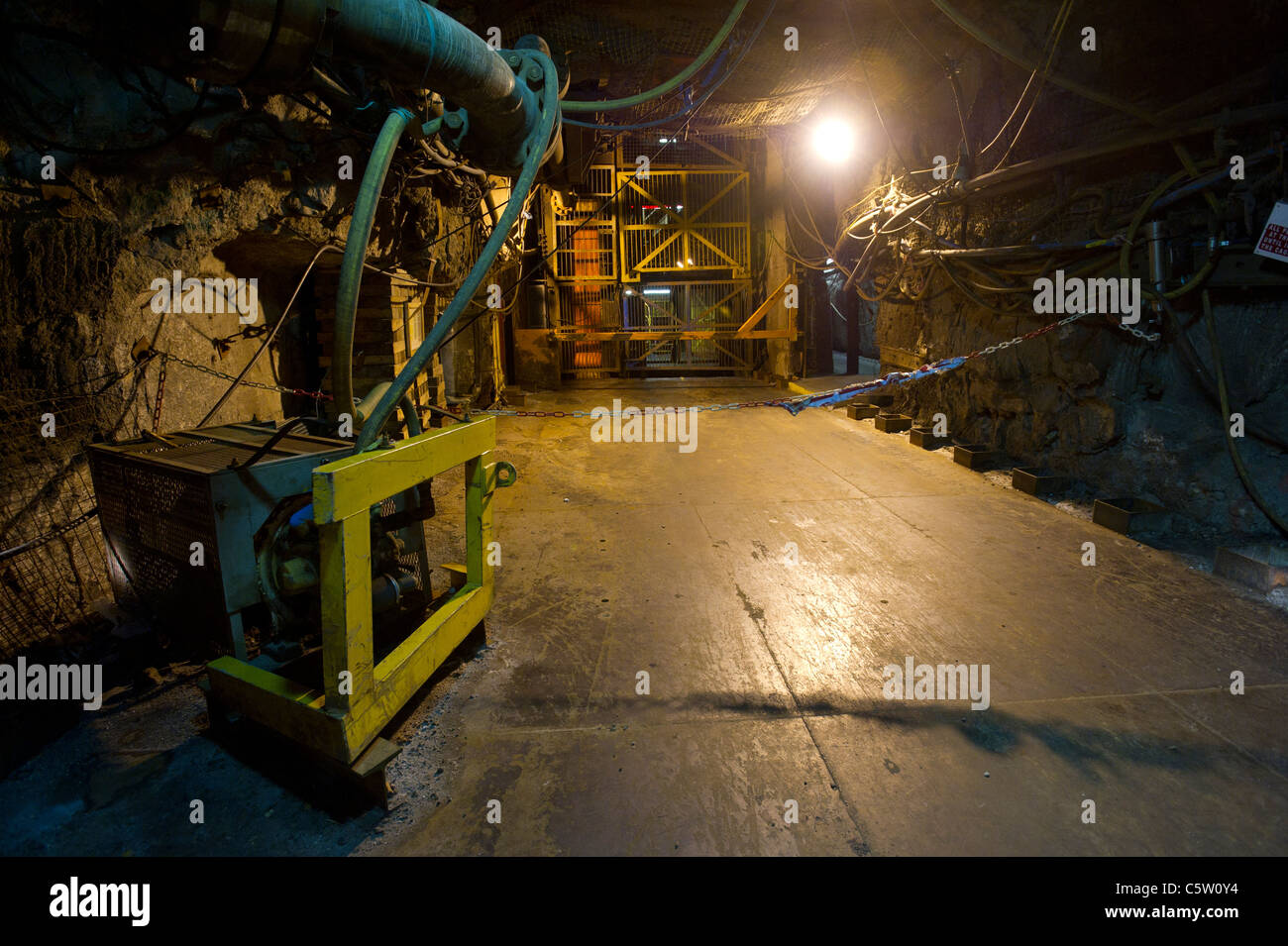 Mine cage Banque de photographies et d’images à haute résolution - Alamy