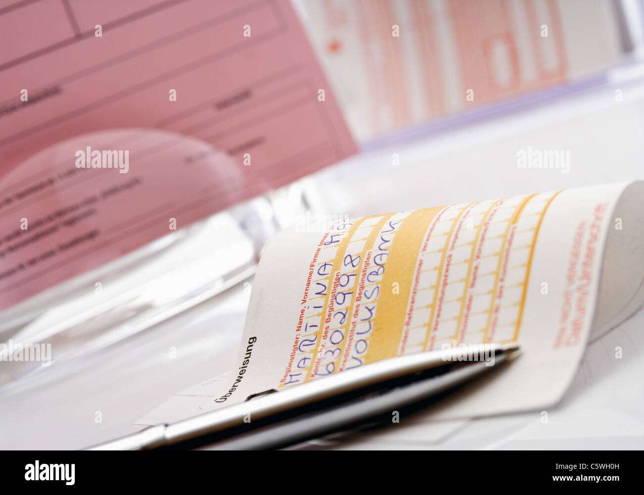 Money transfer form Banque de photographies et d’images à haute ...