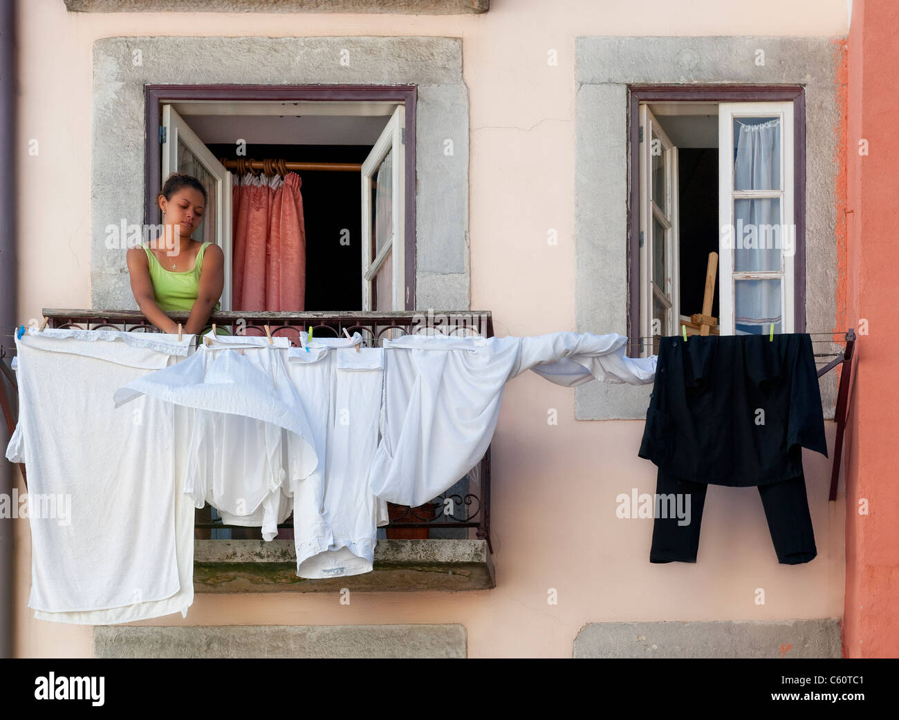 Washing line lisbon Banque de photographies et d’images à haute ...