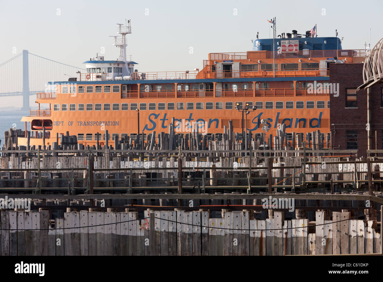 Ferries terminal Banque de photographies et d’images à haute résolution ...