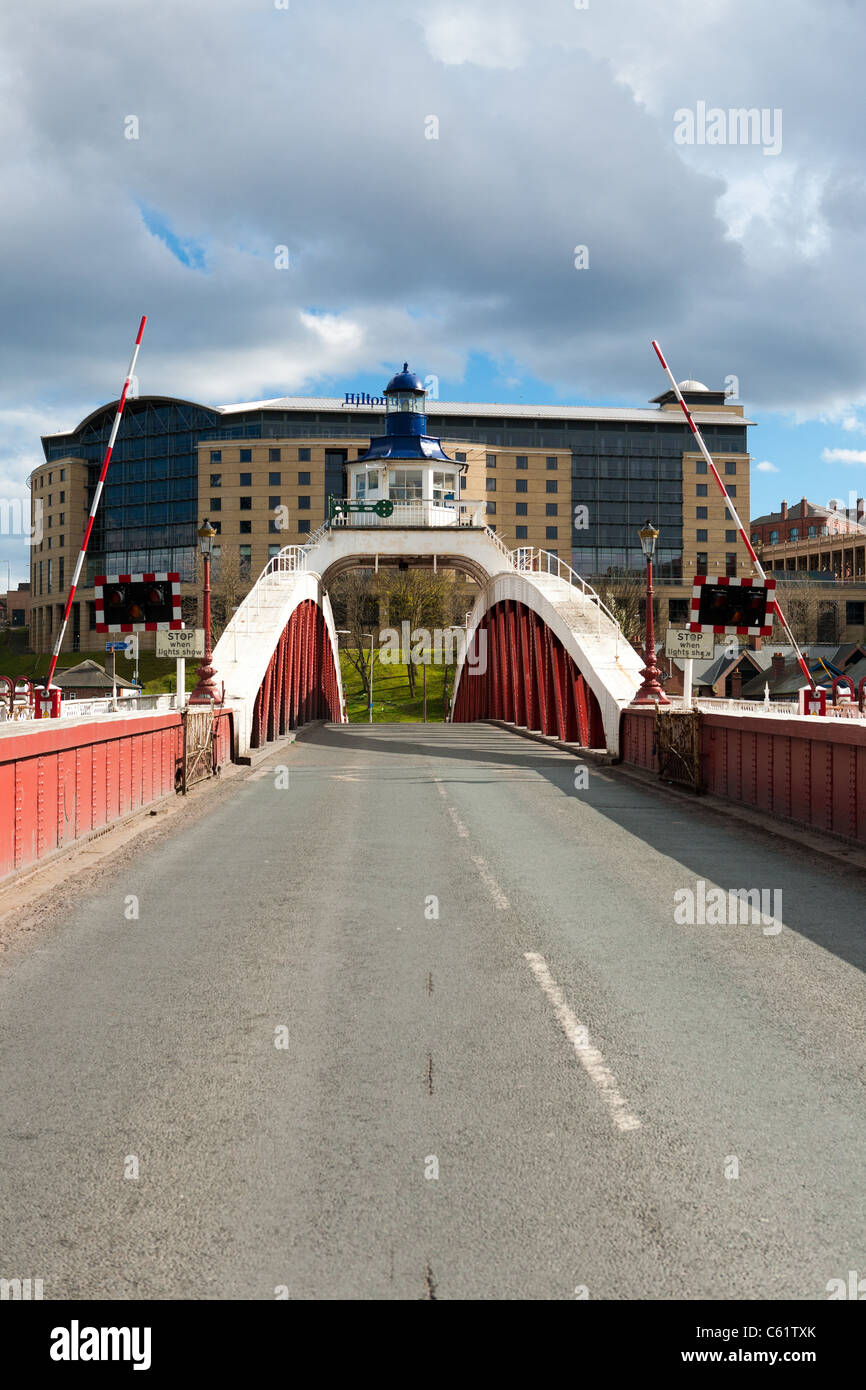 Pont tournant de newcastles Banque de photographies et d’images à haute ...