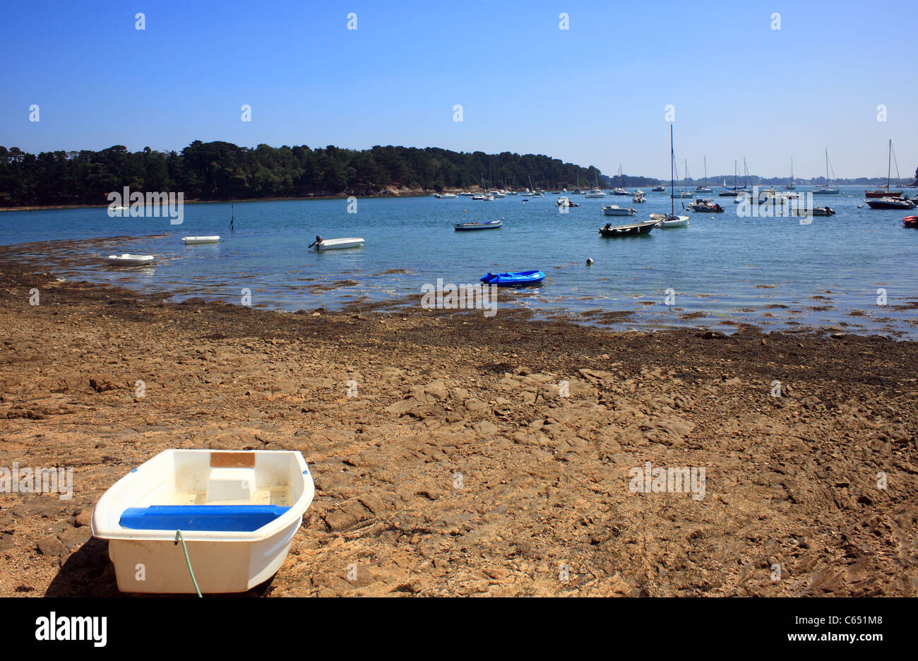 Vue de l'Ile de Berder à partir de la plage de Larmor-baden, Larmor ...