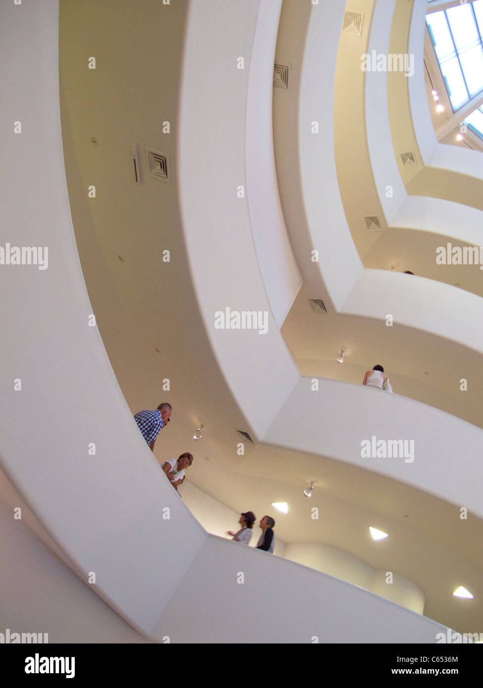 Spiral Ramp At Guggenheim Museum Banque d'image et photos - Alamy