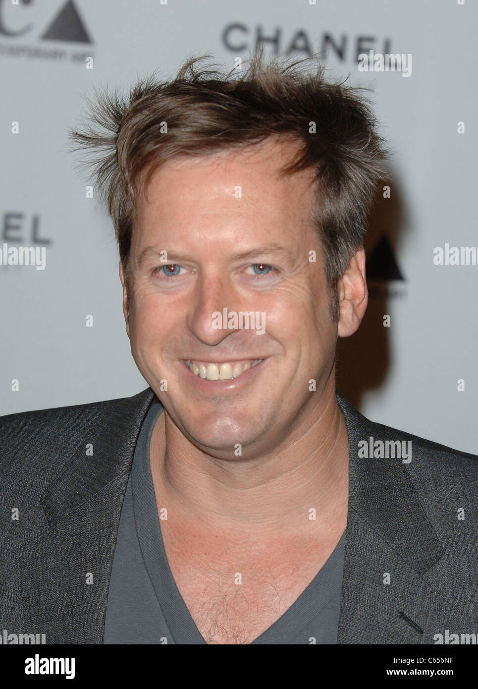 Doug Aitken aux arrivées de Gala annuel de la MOCA - Musée de l'artiste ...