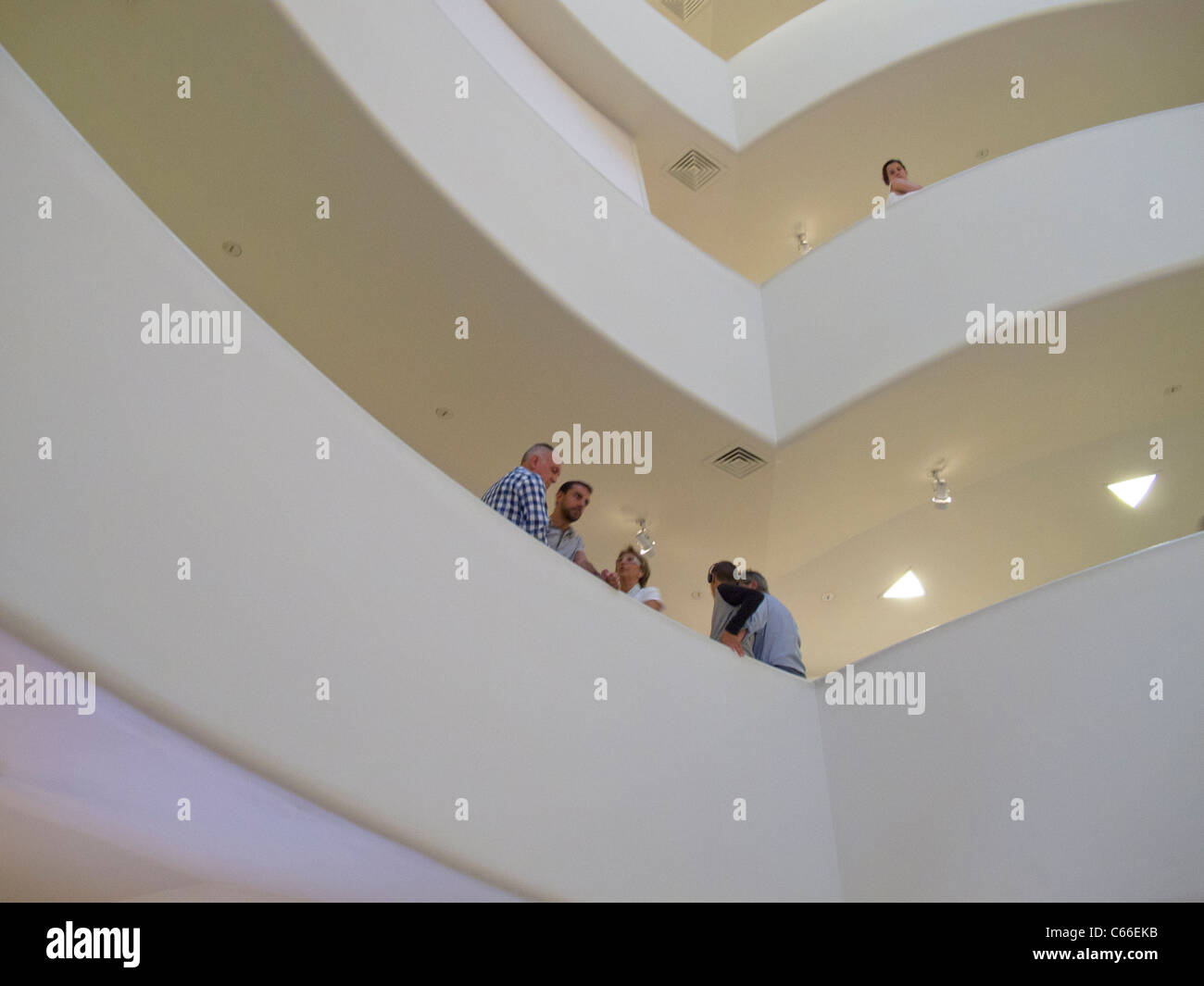 Spiral Ramp At Guggenheim Museum Banque d'image et photos - Alamy