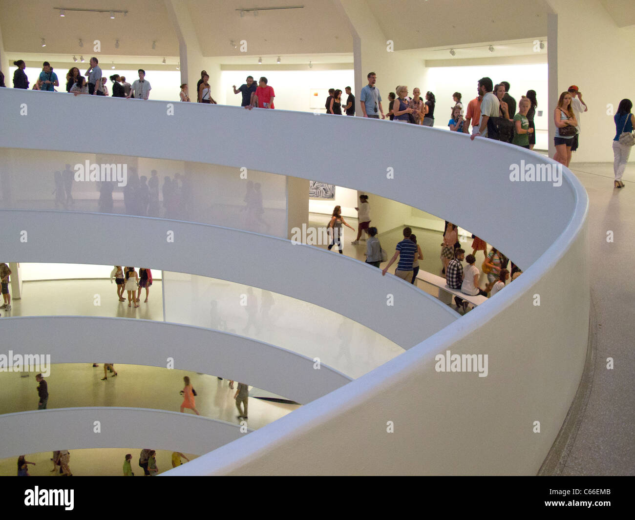 Spiral ramp at guggenheim museum Banque de photographies et d’images à ...
