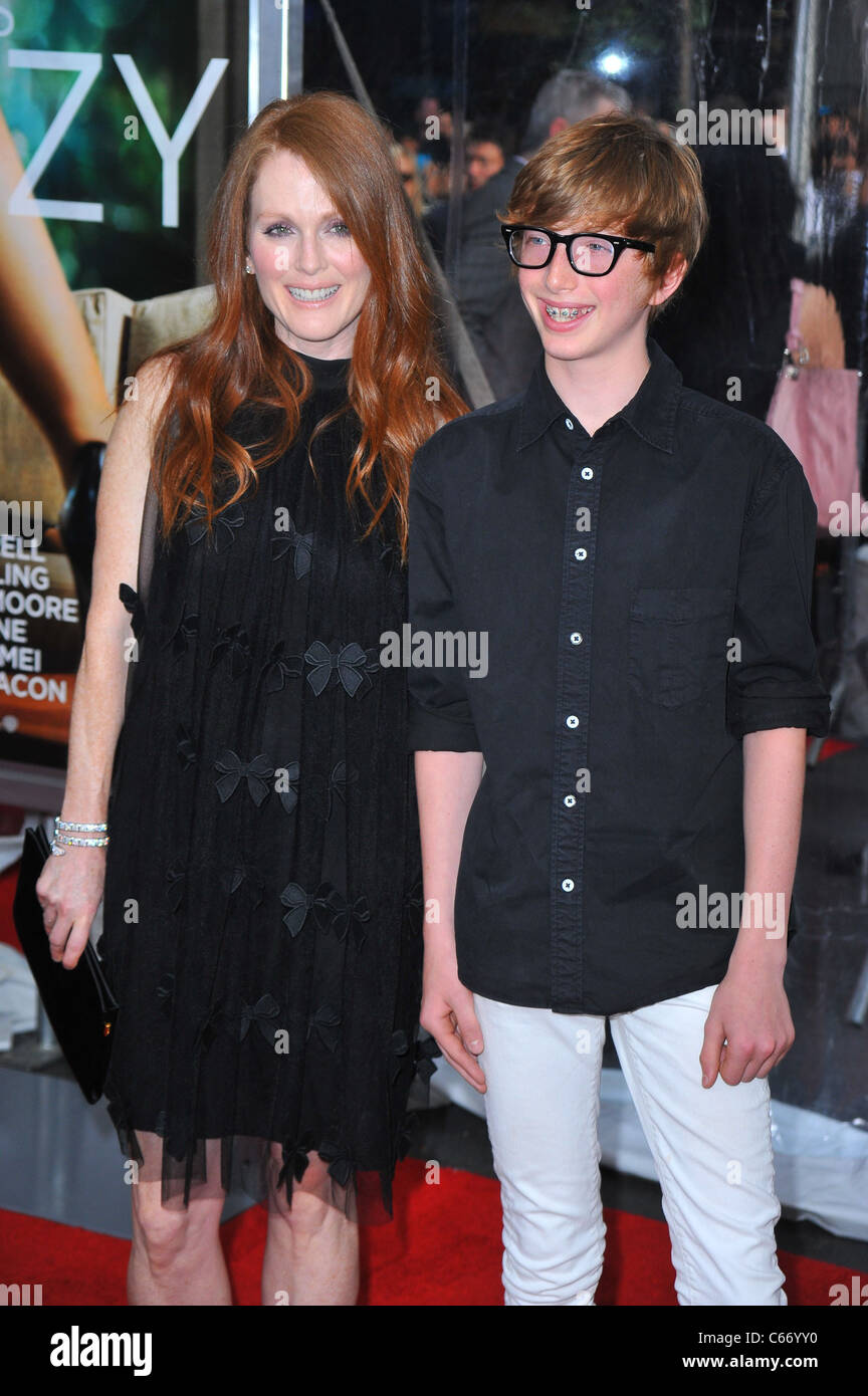 Julianne moore son caleb freundlich Banque de photographies et d’images ...