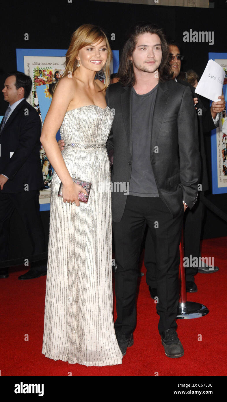 Aimee teegarden and thomas mcdonell Banque de photographies et d’images ...