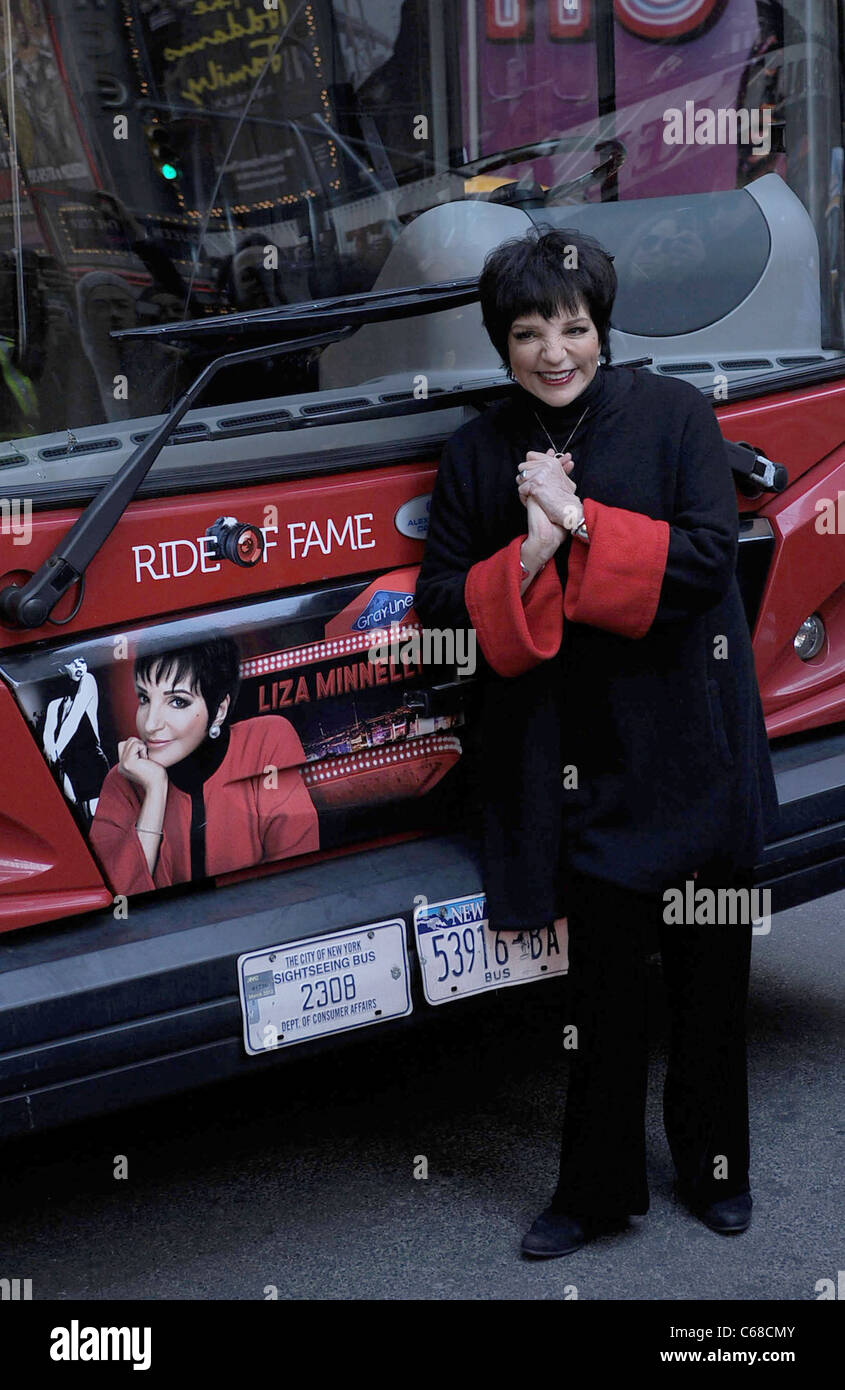 Liza Minnelli à une apparition publique pour Gray Line Tour Bus de ...