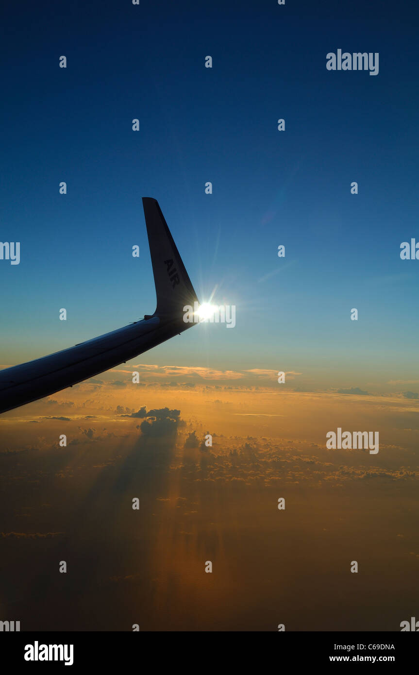 Silhouette d'avion de ligne Banque de photographies et d’images à haute ...