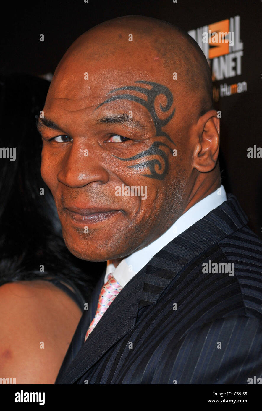 Mike Tyson au niveau des arrivées pour prendre SUR TYSON Series ...