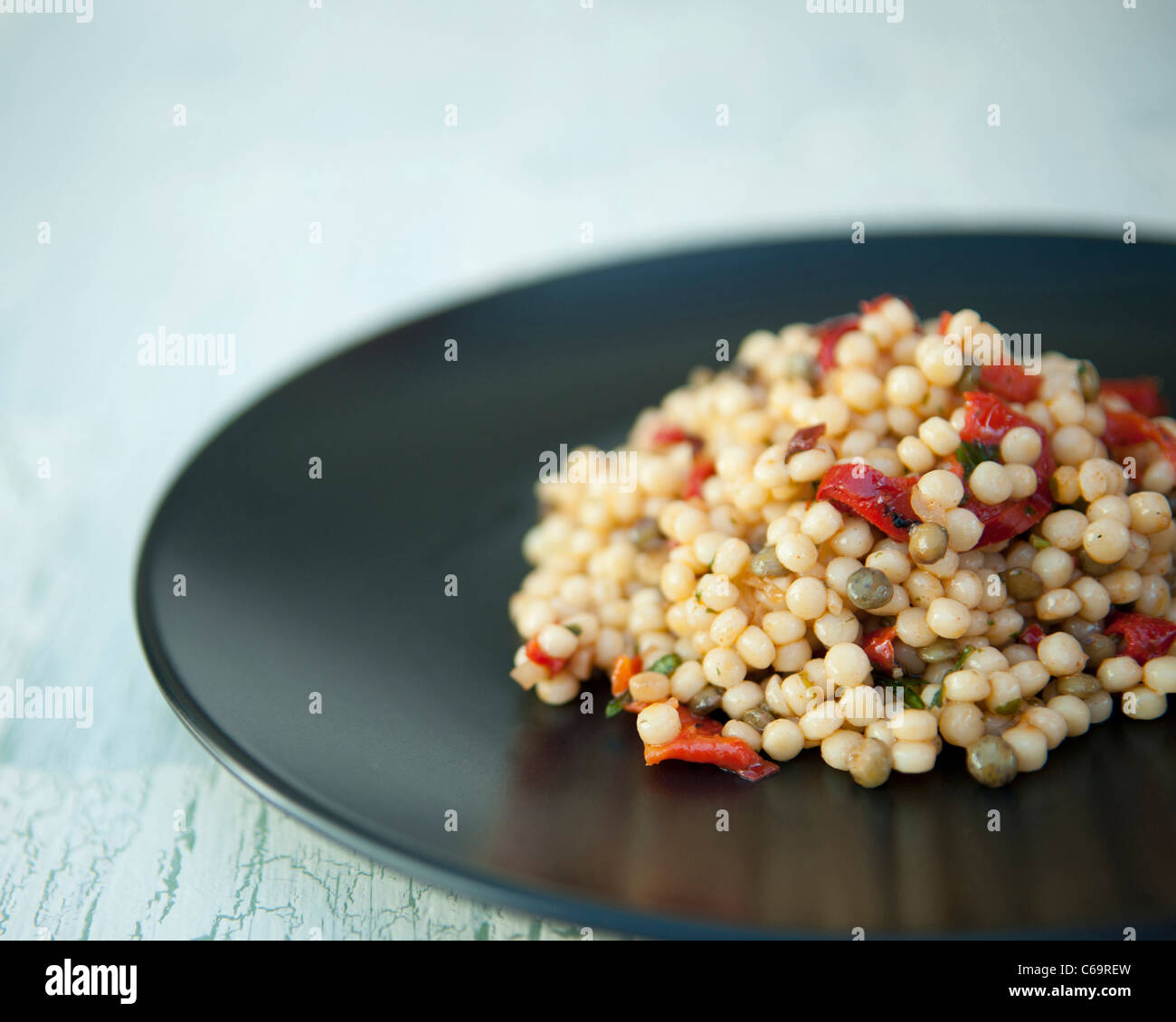 Salade de couscous aux herbes Banque de photographies et d’images à ...