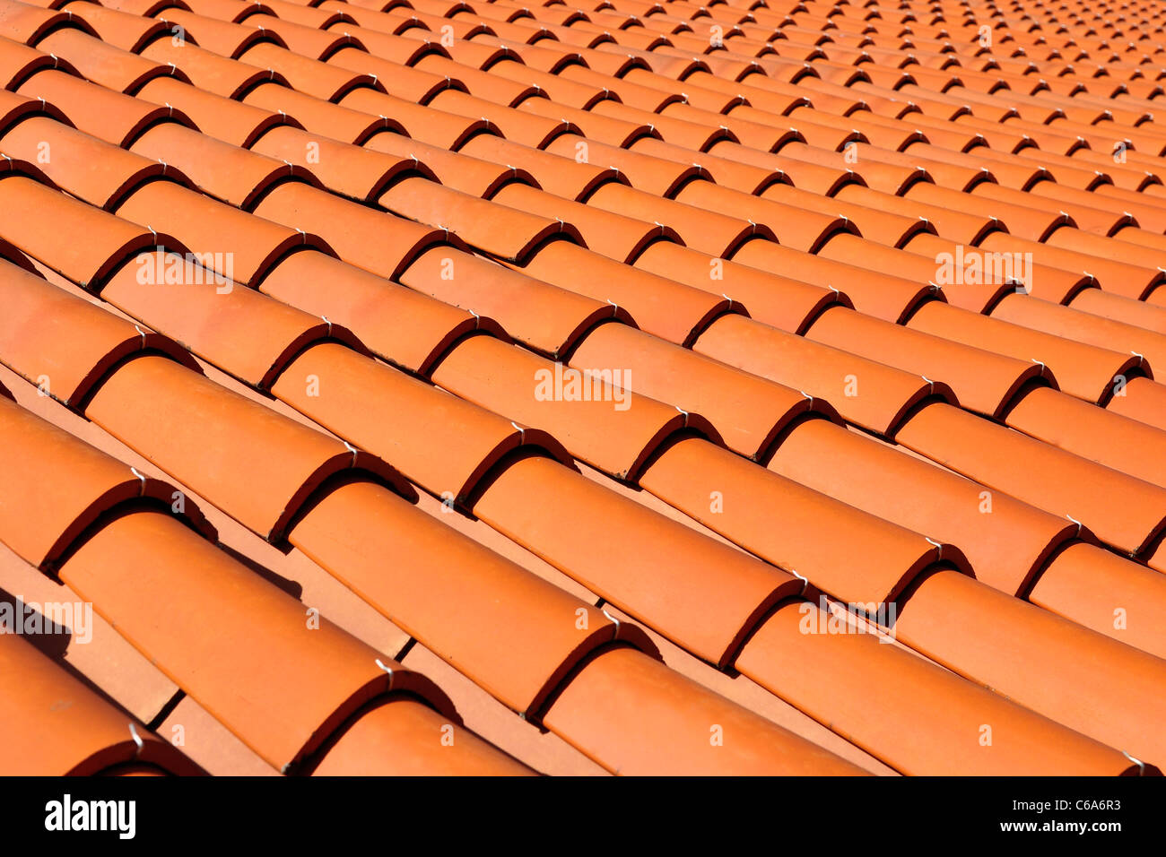 Tuiles De Toit Orange Banque d'image et photos - Alamy