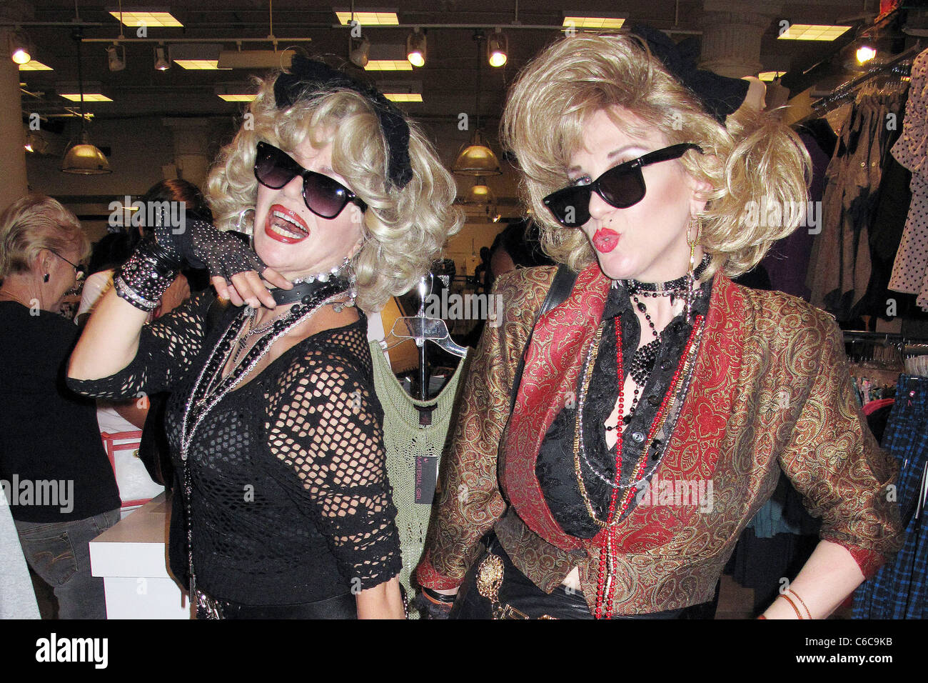 Material Girl fans s'Macyâ lance "Girl' par Madonna et sa fille Lola ...