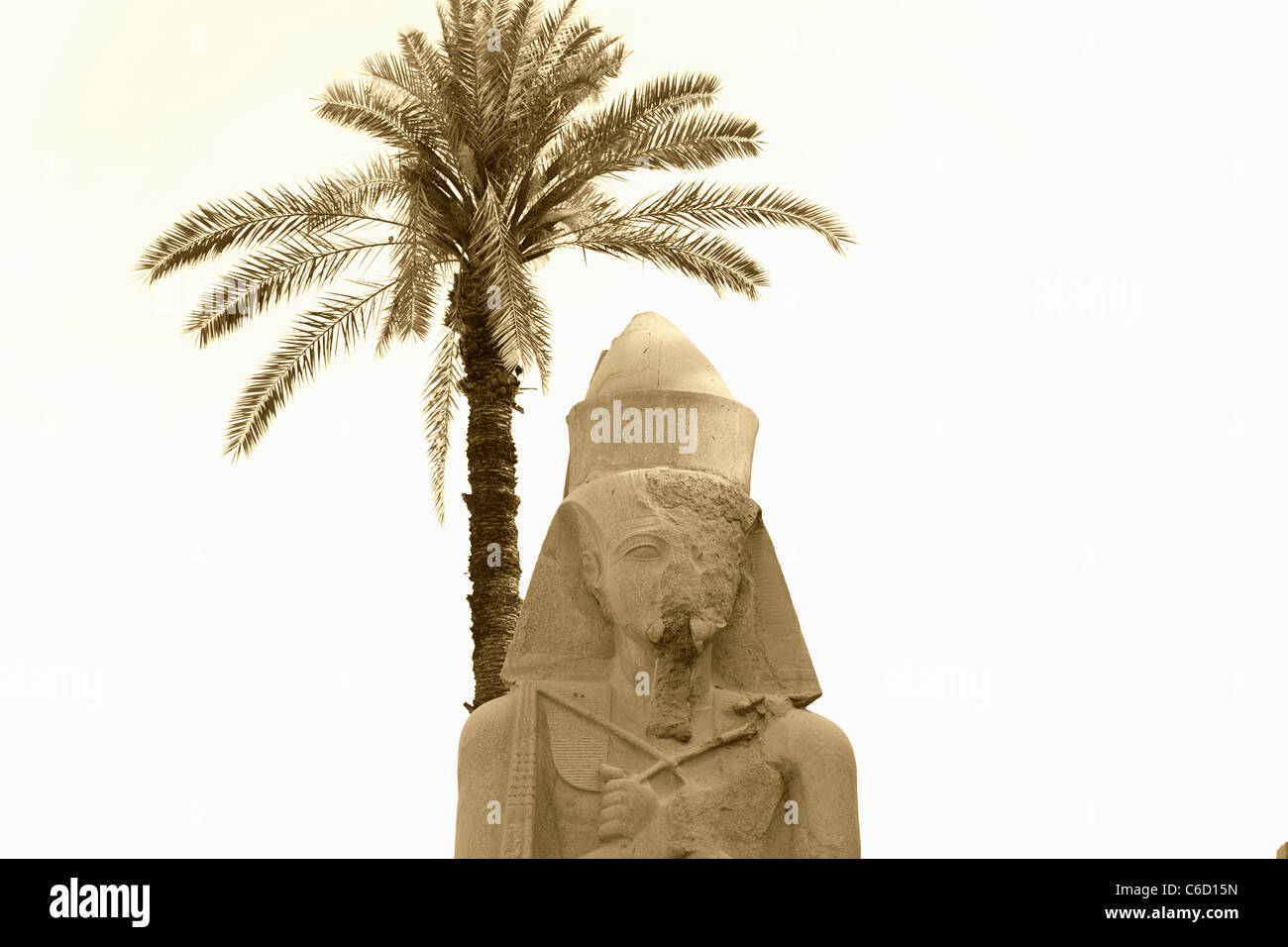 Statue colossale de Ramsès II et de sa fille, Temple de Karnak, Louxor ... Statue colossale de Ramsès II et de sa fille, Temple de Karnak, Louxor ...