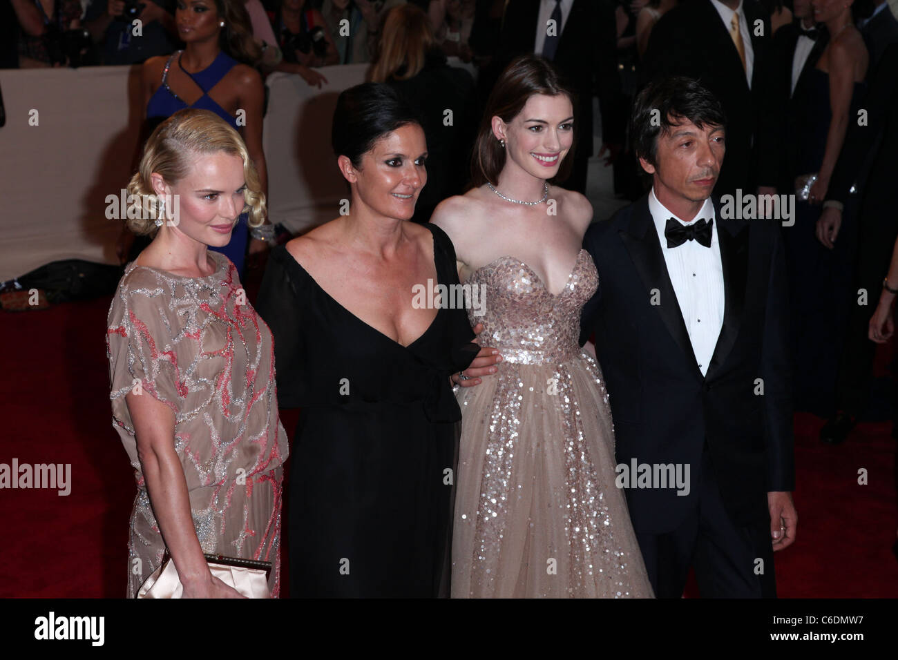 Kate Bosworth, Maria Grazia Chiuri, Anne Hathaway et Pier Paolo ...