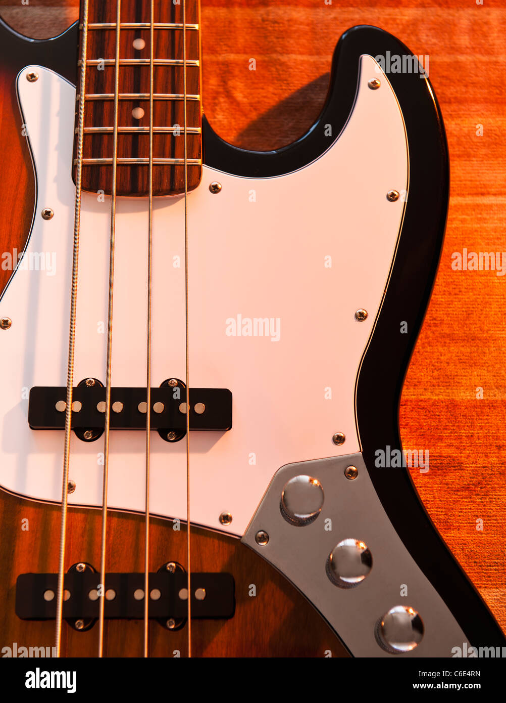 Guitare basse Banque de photographies et d’images à haute résolution ...