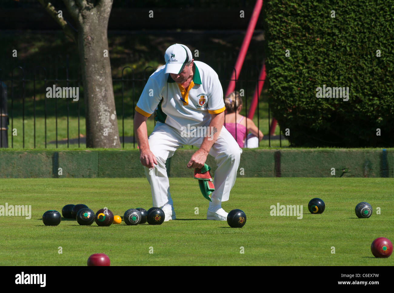 Man playing bowls Banque de photographies et d’images à haute ...