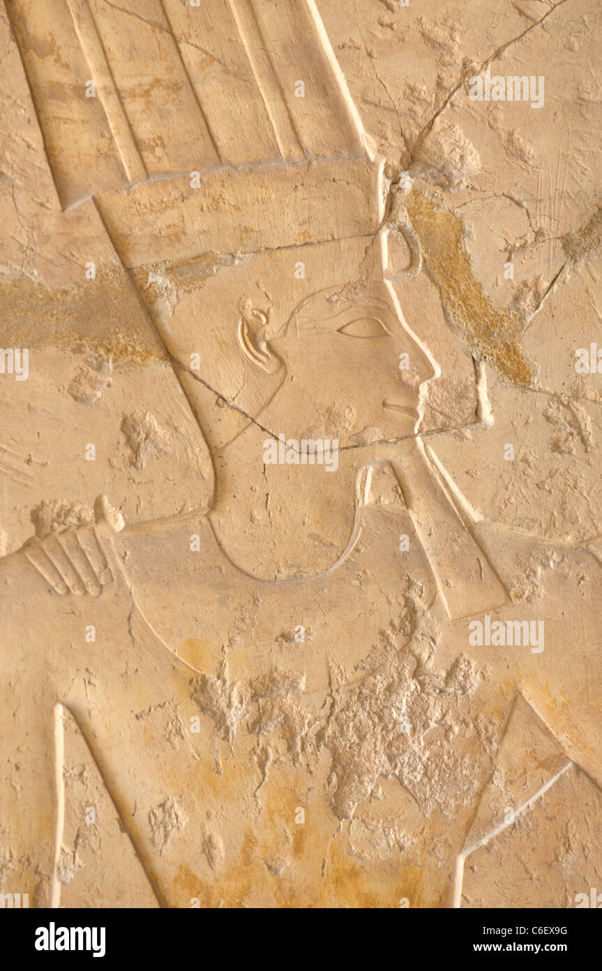 Détail de bas-relief de l'ancien dieu égyptien Amon (ou Amoun) avec sa ...