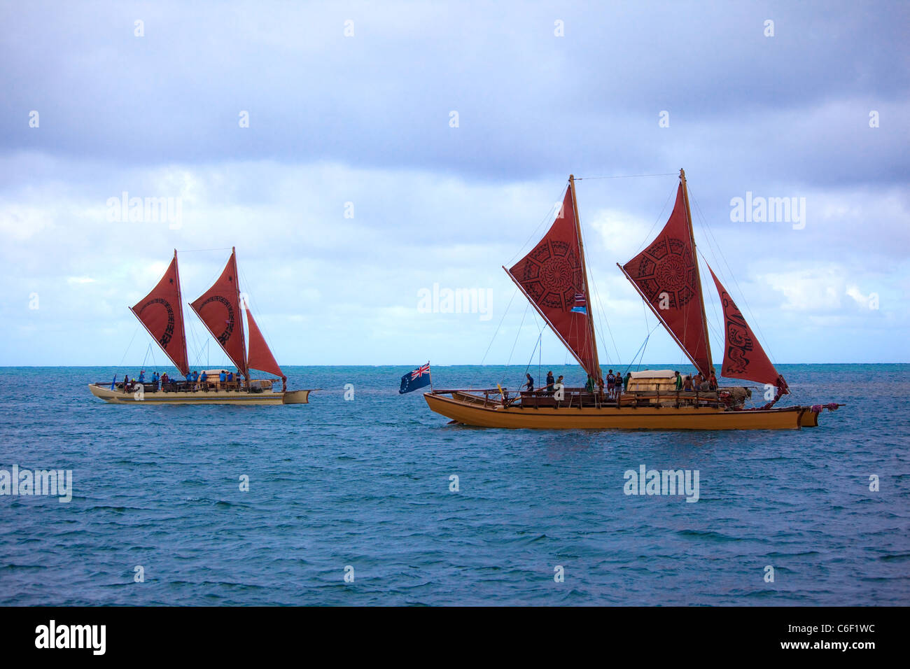 Polynesian canoe Banque de photographies et d’images à haute résolution ...
