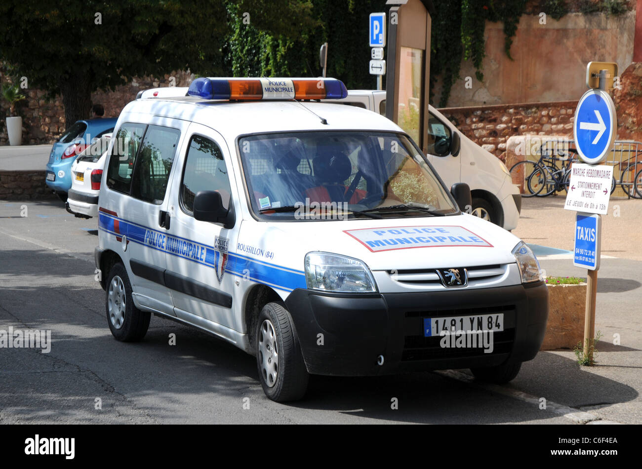 La police municipale de voiture Peugeot Partner dans le Roussillon ...