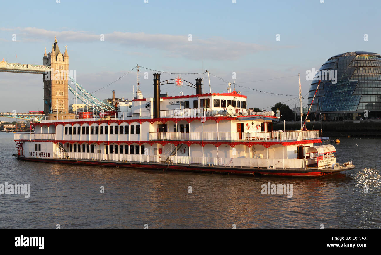 Dixie queen river boat cruise Banque de photographies et d’images à ...