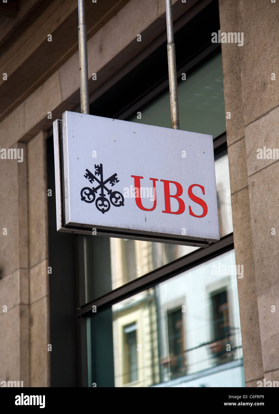 Ubs bank sign in geneva Banque de photographies et d’images à haute ...