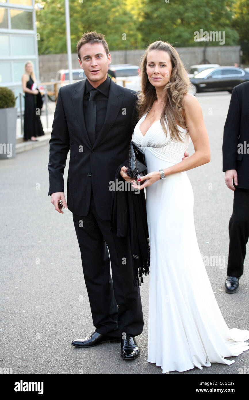 Gary Lucy et Natasha Gray Le Papillon Enfants Caudwell ballon tenu au ...
