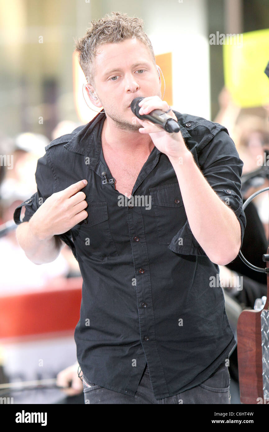 Ryan Tedder OneRepublic en live sur le 'Today Show' de la série de ...