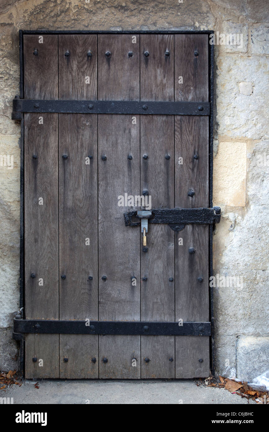 Porte en bois à l'ancienne prison de la Lock Up Trowbridge Photo Stock ...