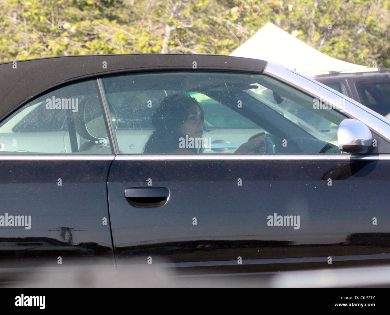 Vanessa hudgens returns to her car Banque de photographies et d’images ...